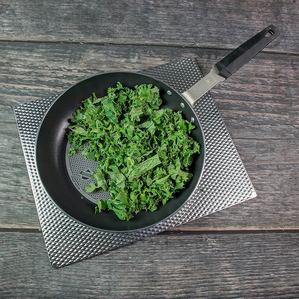 Insulated Countertop Protector Mats / Metal Trivets - Silver – Kooi ...